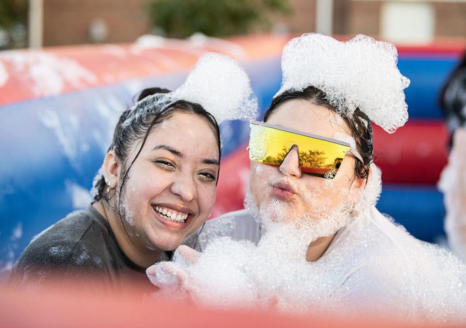 PFW Foam Dance Party brings suds for students during ‘welcome week ...